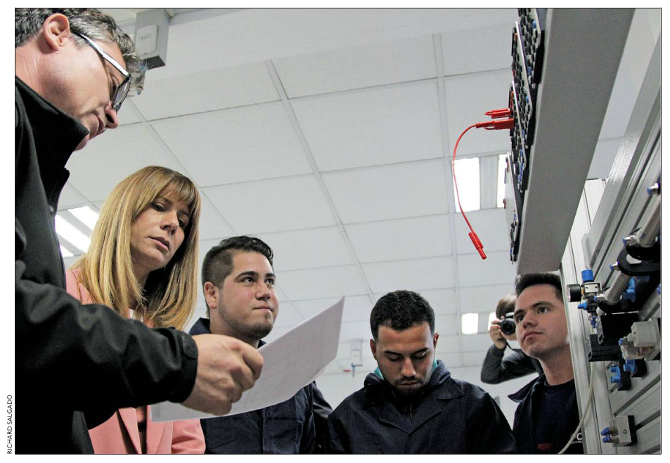 Jóvenes creen que el pituto es el mejor camino para conseguir pega ...